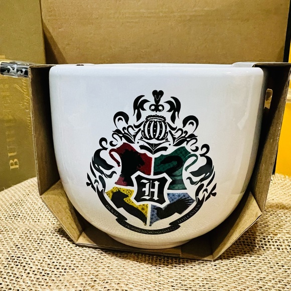 Silver Buffalo | Kitchen | The Wizarding World Of Ramen Hogwarts Crest ...
